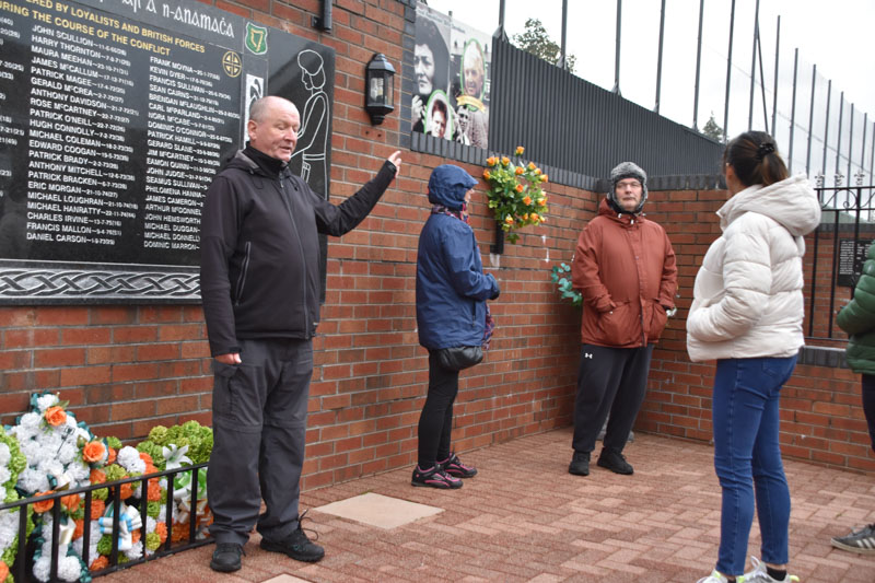 5 Best Belfast Mural Tours (Political Walking and Taxi Tours)