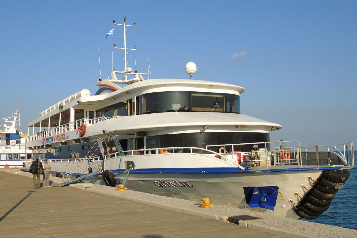 How to Take the Istanbul Bosphorus Ferry from Europe to Asia